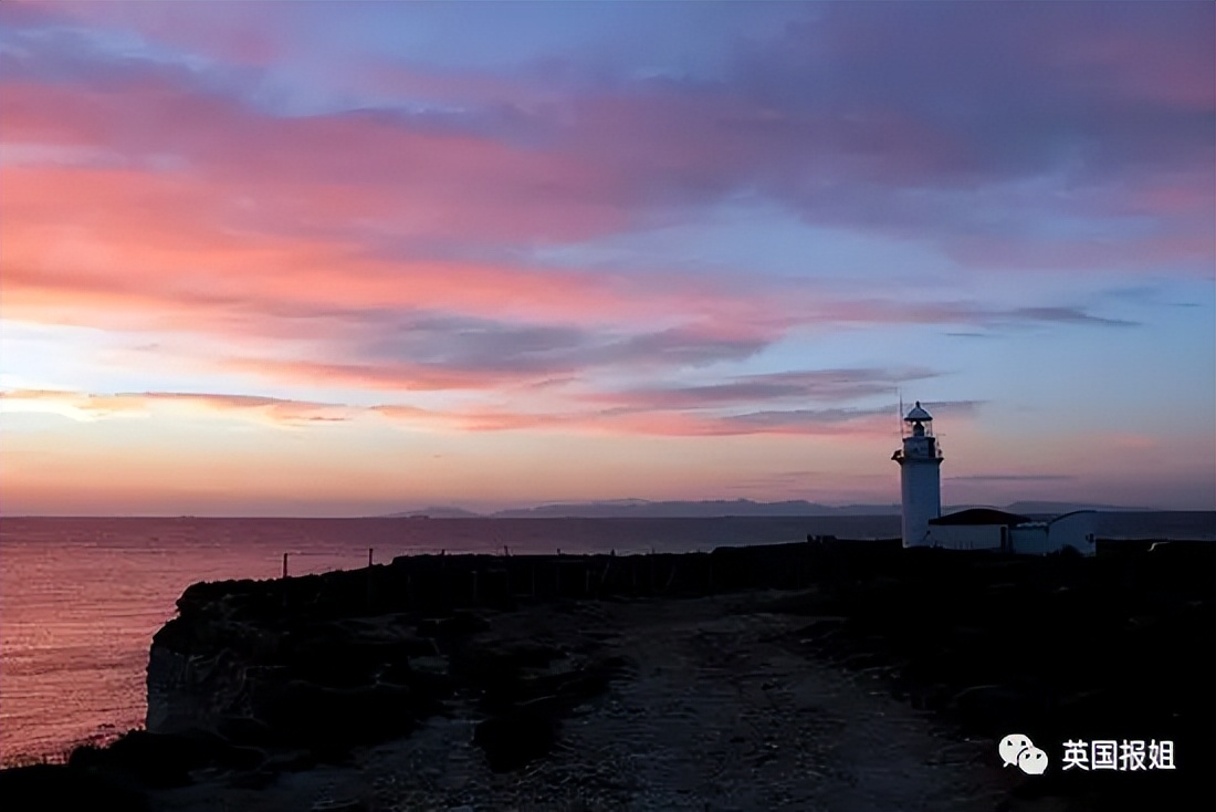The man made a successful marriage proposal on the edge of a 30-meter ...