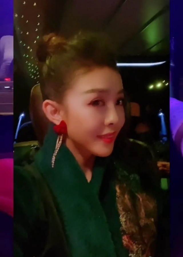 Liu Hegang accompanies his wife and daughter back to her parents' home ...