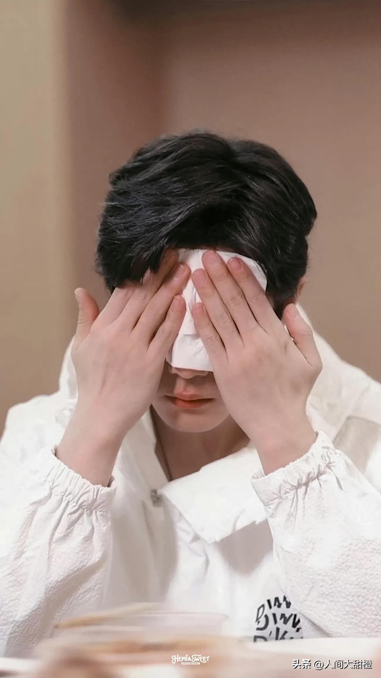 Tonight, all netizens were screened by Xiao Zhan! It's so cute to cry ...