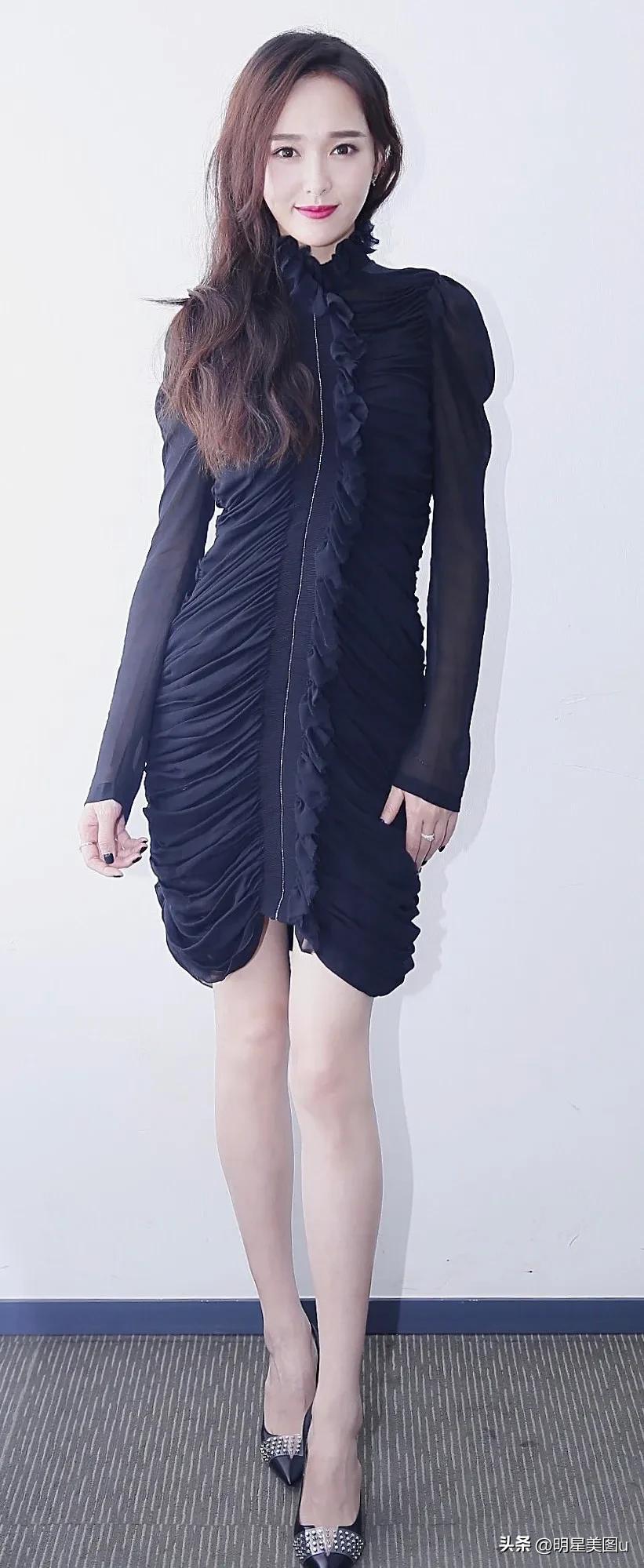Female star Tang Yan's pointed high heels - iNEWS