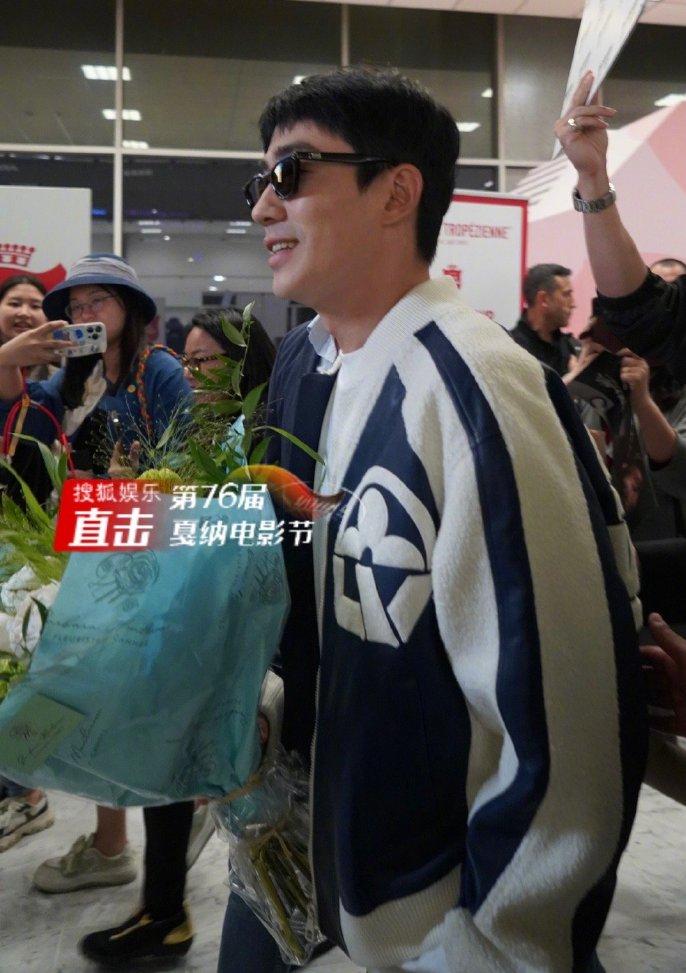 Zhu Yilong arrives in Cannes late at night in high spirits Zhang Yuqi's ...