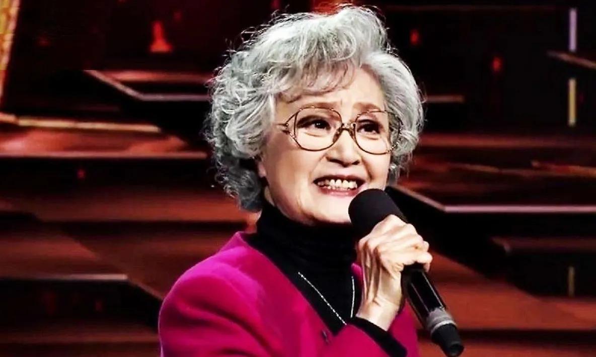 The original Peking Opera master Yang Chunxia and today's Meng Xianteng ...