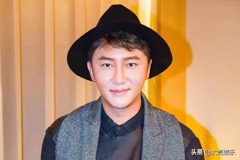 Yang Ying and Guan Zhe were photographed skiing together. The ...