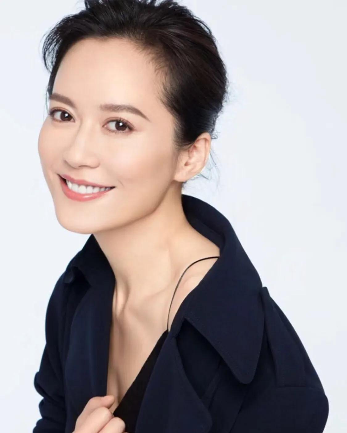 Although 51-year-old Yu Feihong is not married, he lives a chic and ...