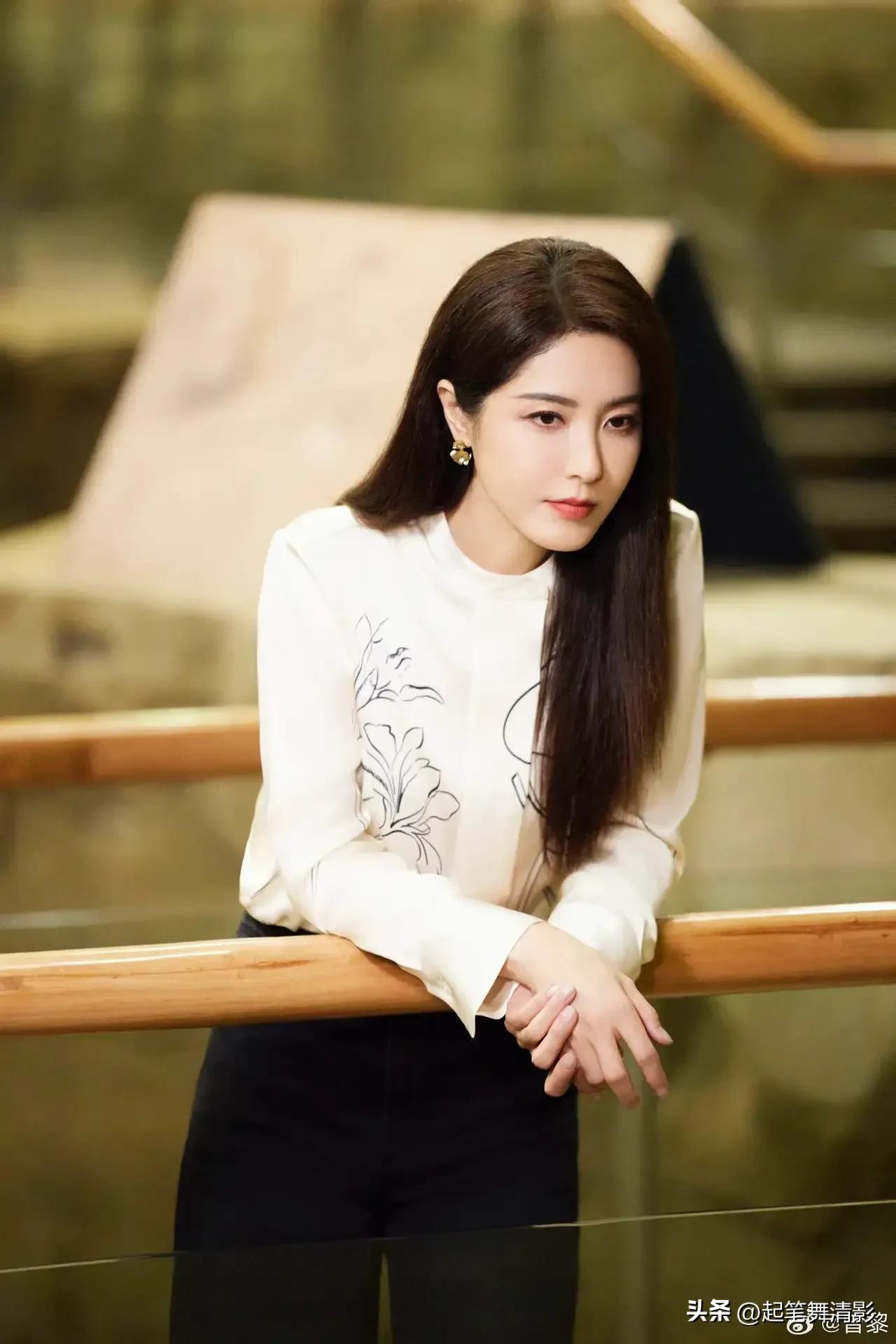 24 The female doctor said that the 47-year-old actress Zeng Li was at ...