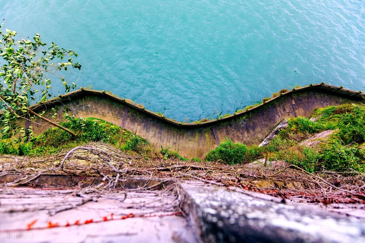 The Stone Treasure Village of the Eight Strange Buildings in the World ...
