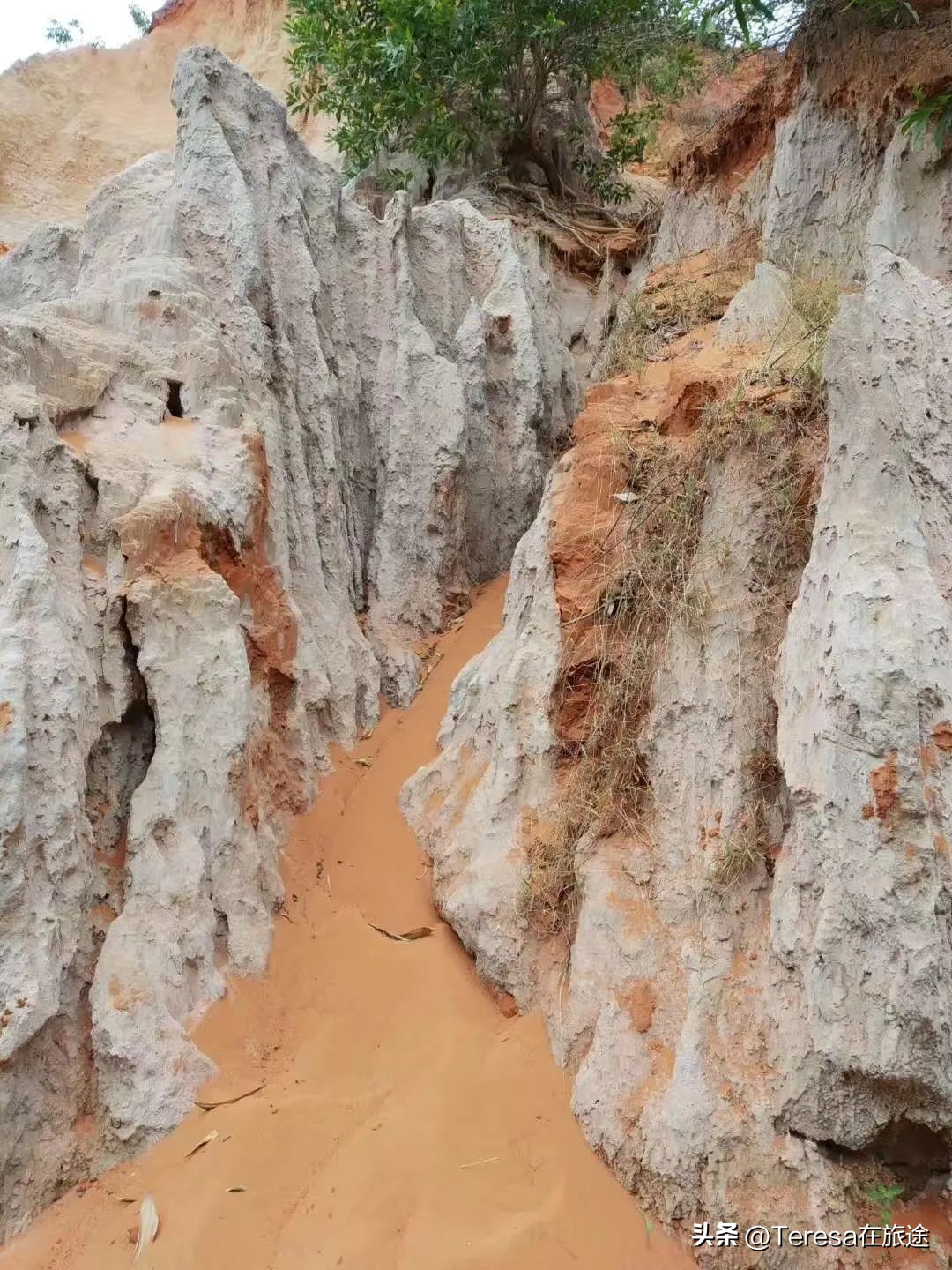 Mui Ne - half sand and half water - iMedia