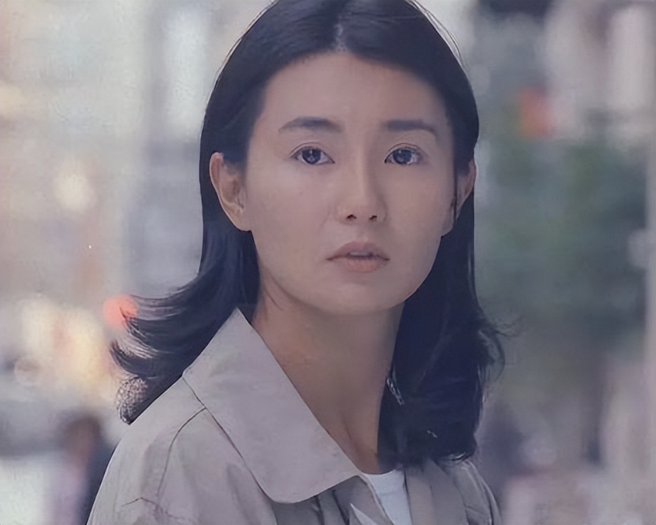 Recent photos of 58-year-old Maggie Cheung in Paris were exposed. She is bare-faced and full of ...