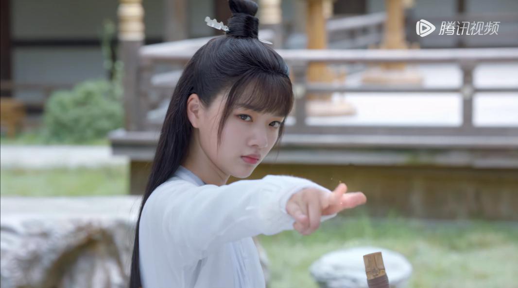 The tail of the crane counterattacked the first place, and finally ...