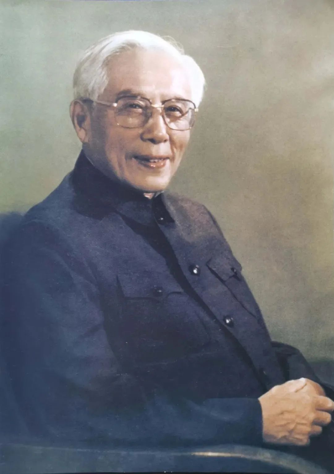 Riding to class, taking pictures of Einstein, his life is not ordinary ...