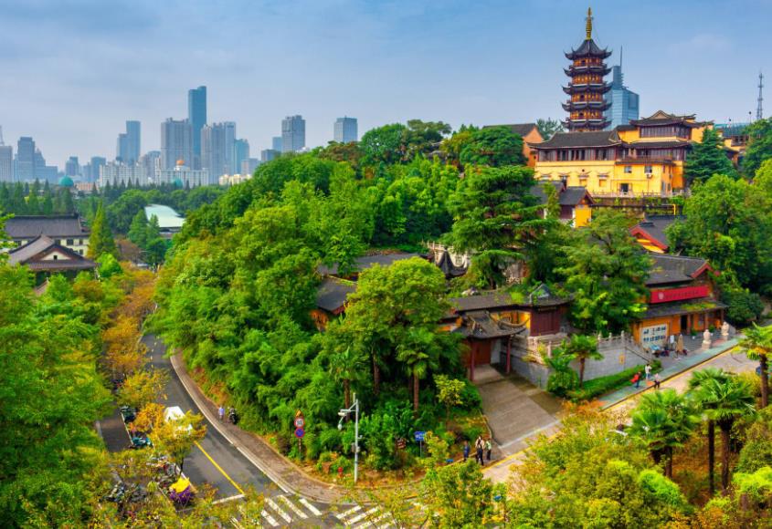 Nanjing is full of scenic spots, and you can't finish your visit in a ...