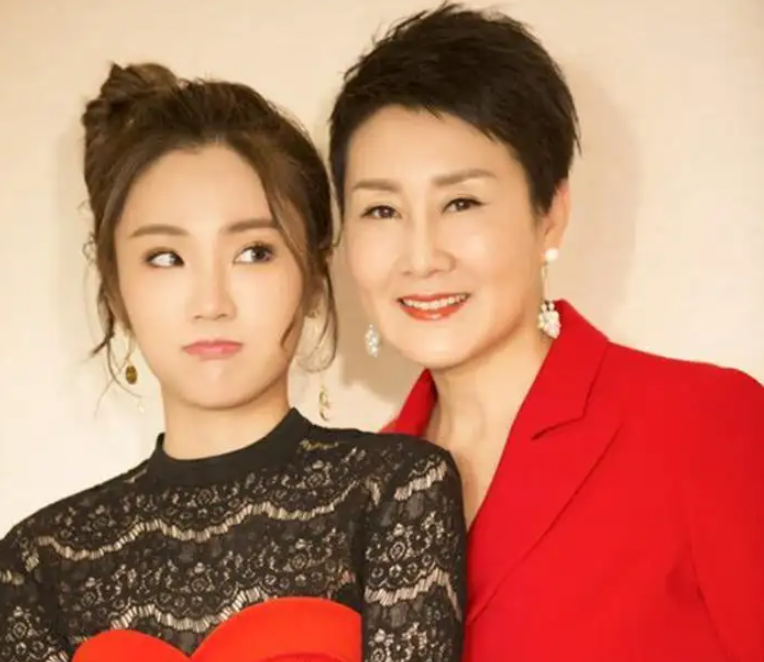 Qiu Shuzhen stopped her 18-year-old daughter from becoming a star ...