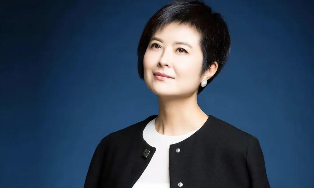 She used to be the "First Sister of CCTV", but she chose to leave her job when she was popular ...