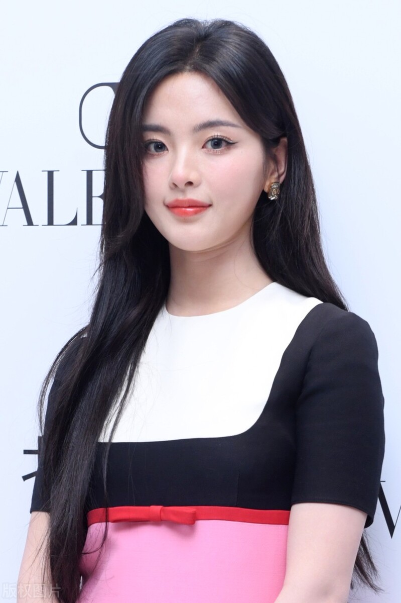 Yang Chaoyue appeared in the brand event and dressed up beautifully - iNEWS