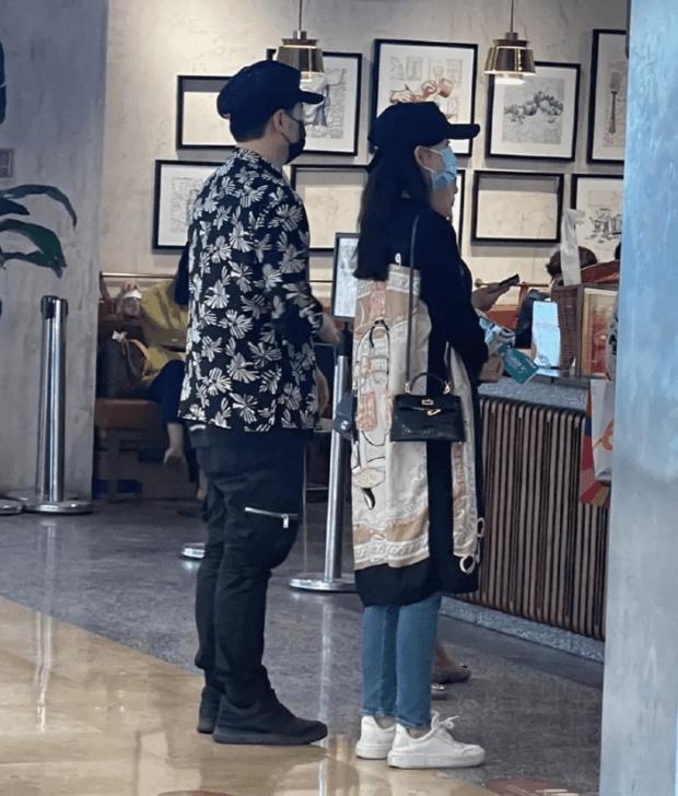 Wilber Pan accompanies his wife shopping and is met by Xuan Yun, a ...