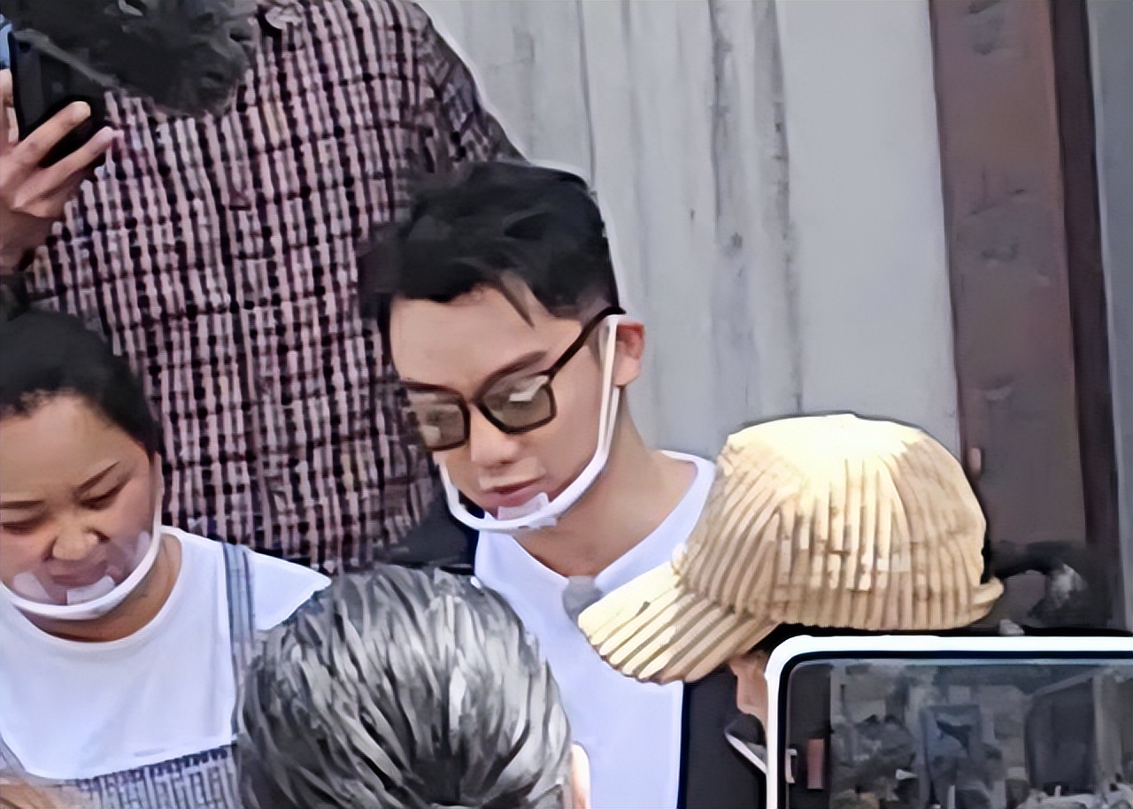 Zheng Kaimiao, Xi Mengyao, He Youjun recorded a new variety show in the same frame, and the ...