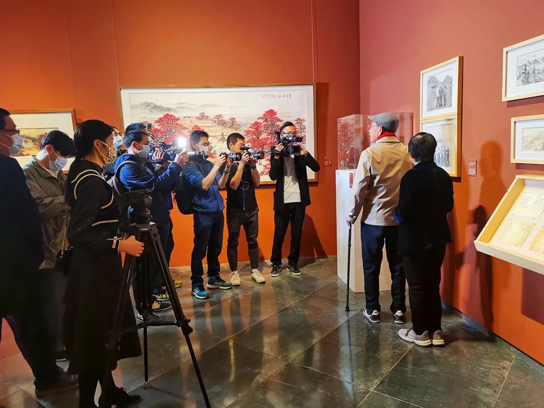 "Masters of Lingnan" Lingnan art master Liang Shixiong takes a guided ...