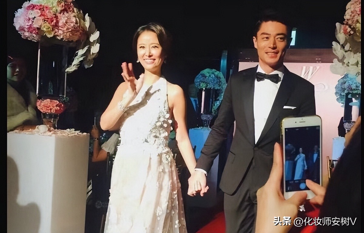 Gu Juji's 55-year-old wife is in the same frame as Lin Xinru. Although ...