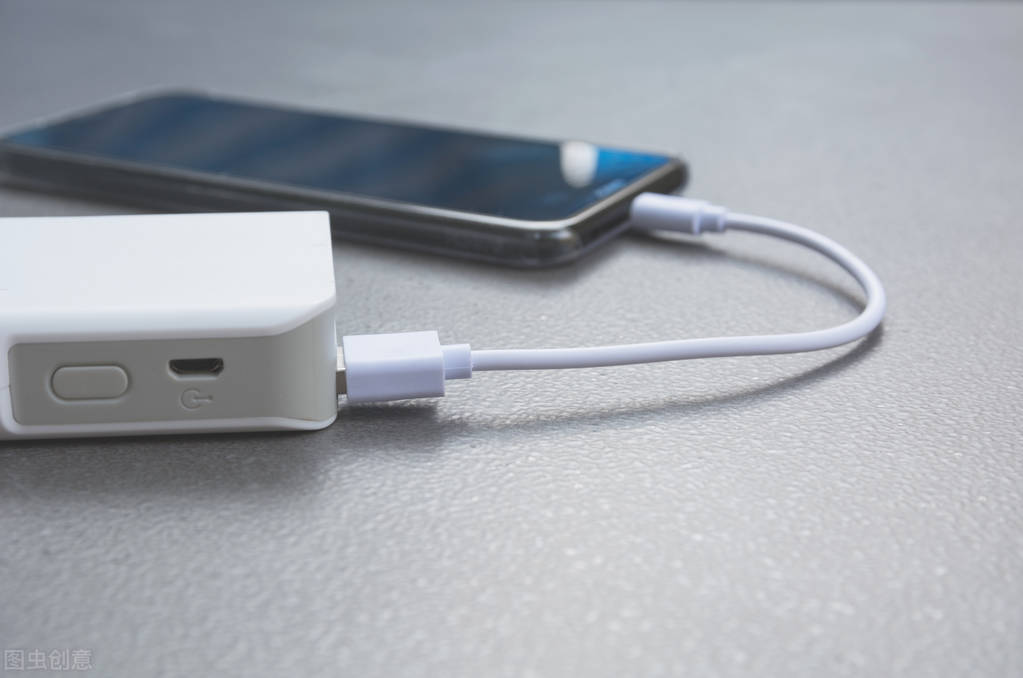 Charge the phone to 100% and then unplug it?A lot of people do it wrong ...