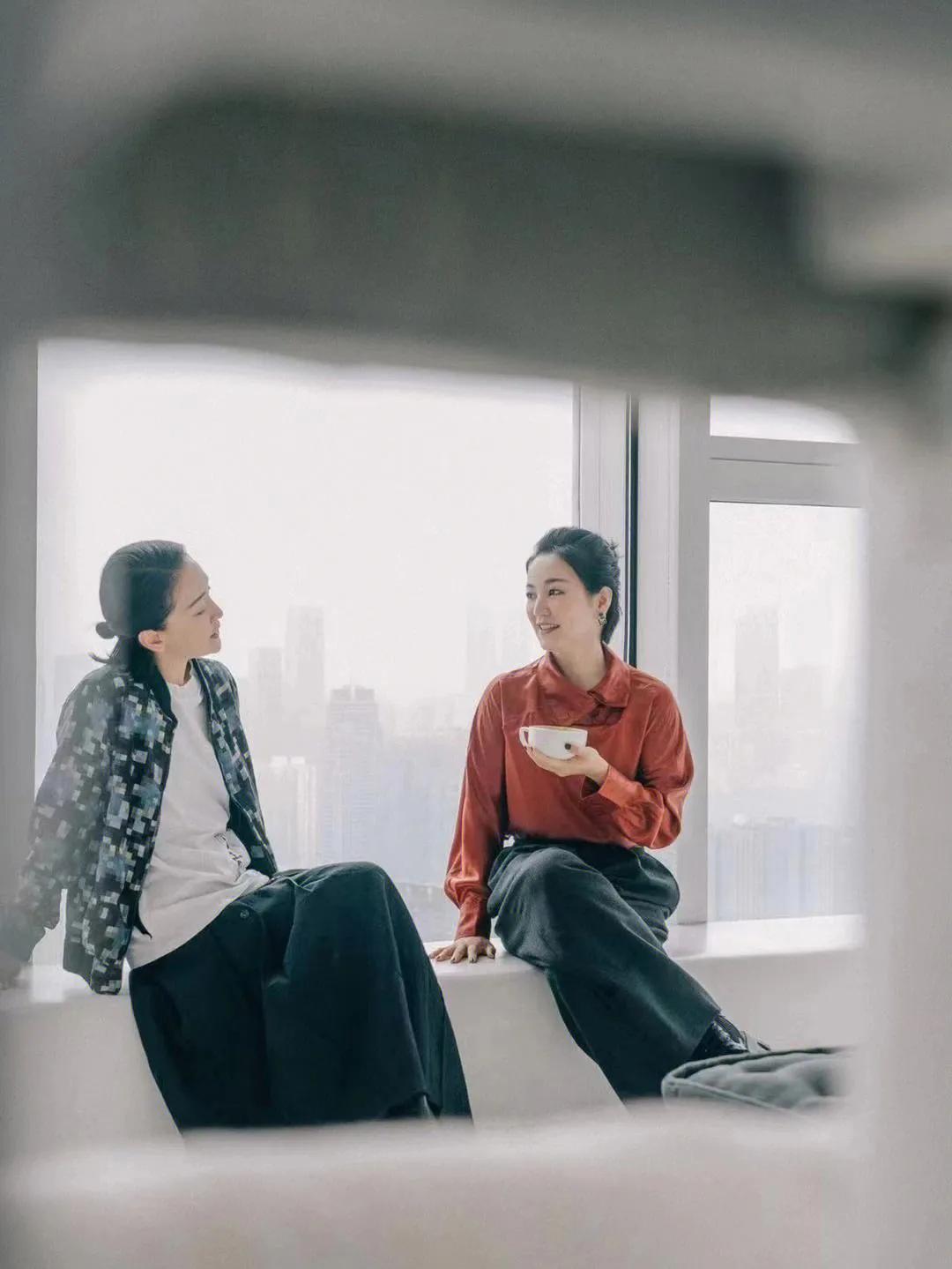 The Eclectic Beauty of Aya and Zhou Xun - Relaxation and Reality - iNEWS