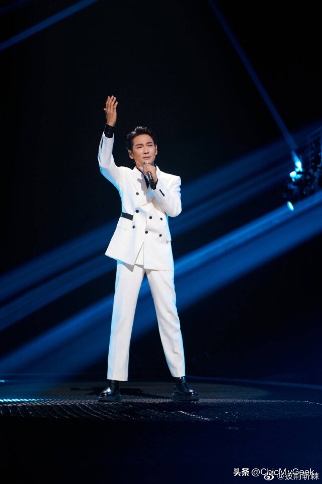 The 60-year-old Du Dewei's appearance and figure are too resistant!As ...