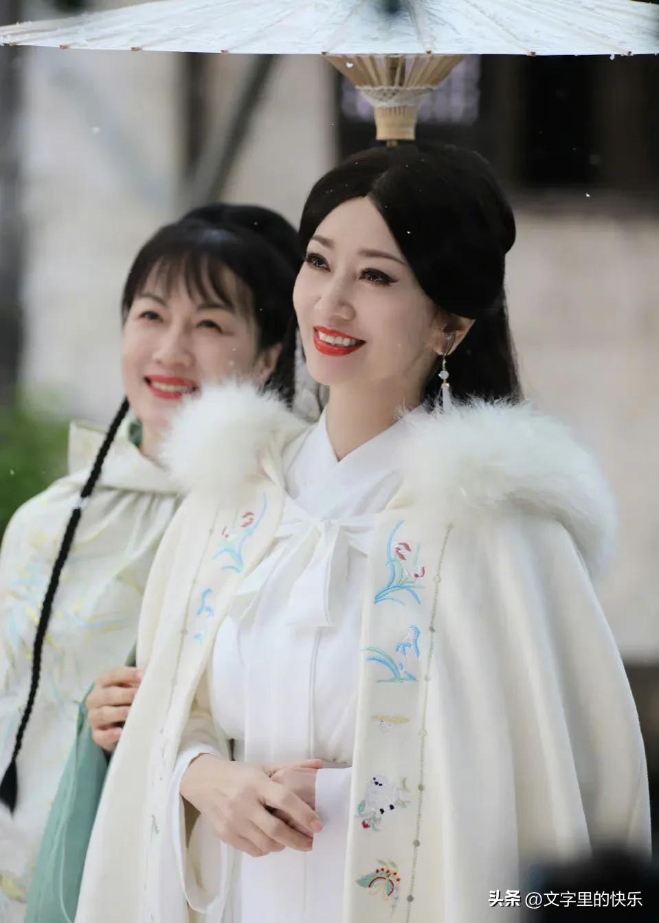 Zhao Yazhi played the White Lady again at the age of 70, and the years ...