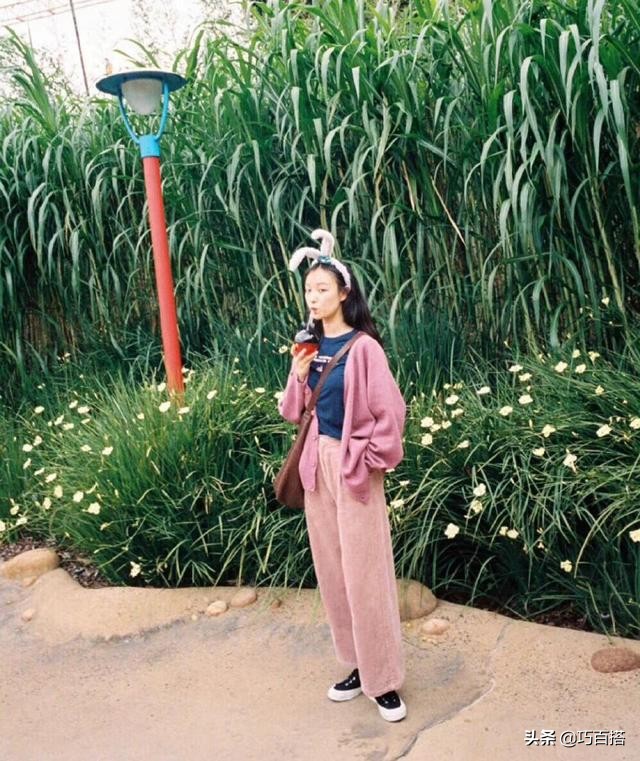 33-year-old Ni Ni is really impressive. She wears simple and free ...