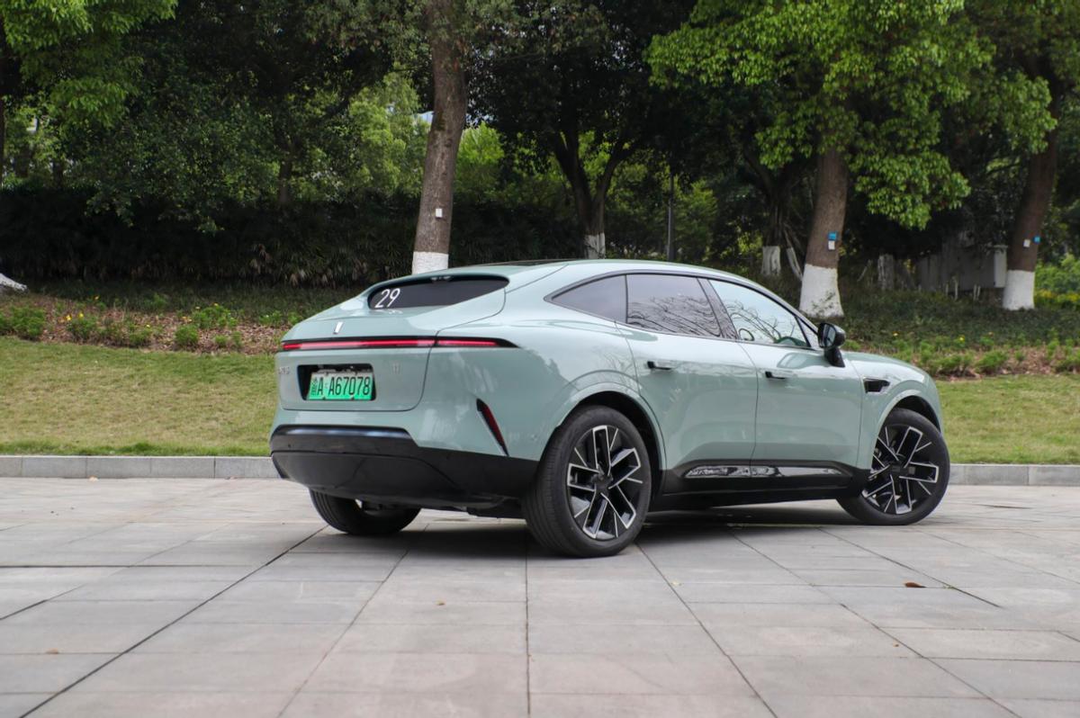 The overall performance is excellent, and the Avita 11 single-motor ...