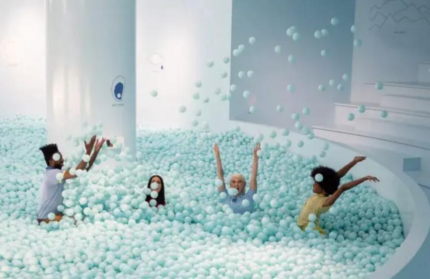 Stacked with quartz bricks, fashionable swimming pool party in ...