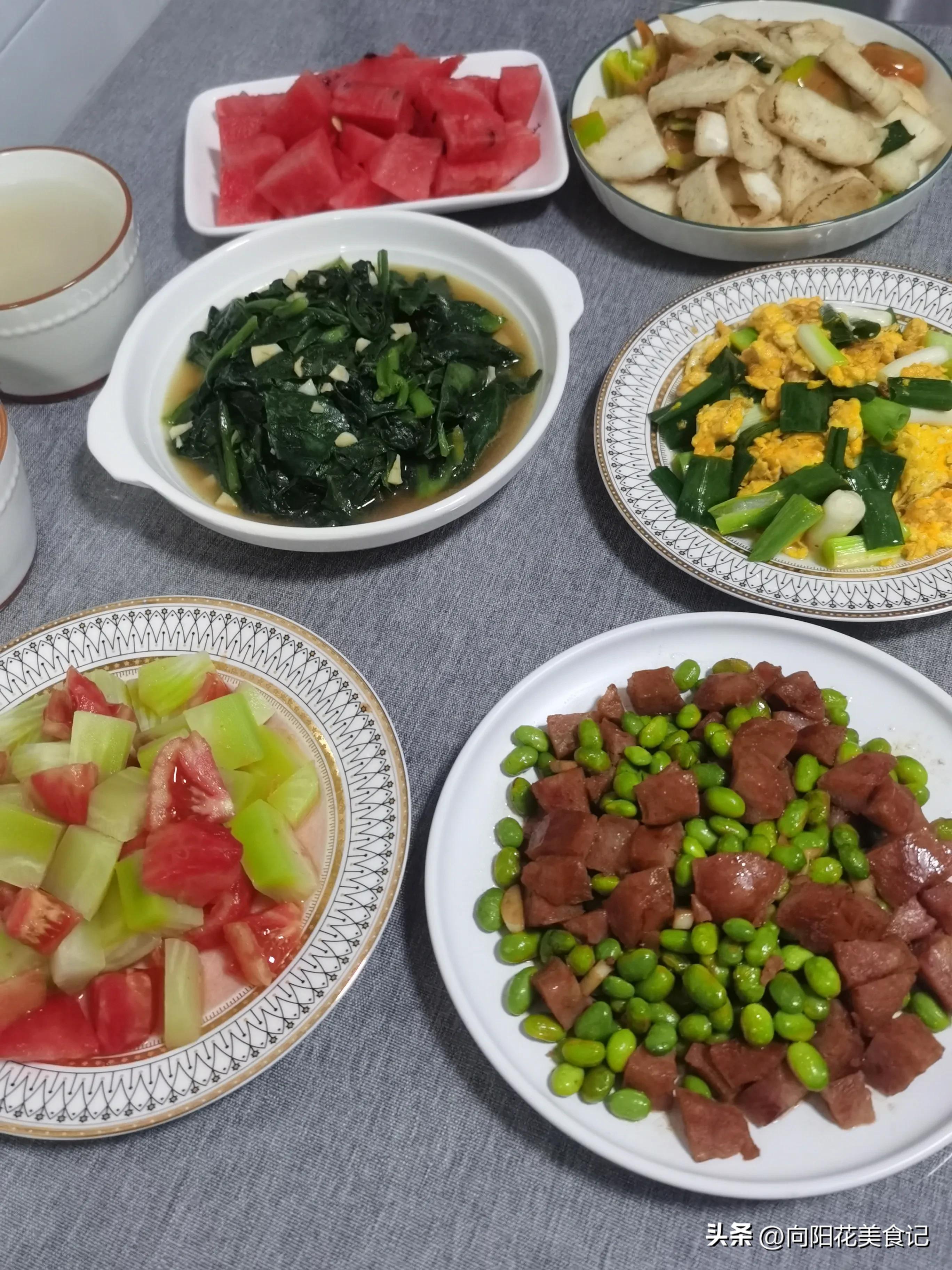 Home-cooked dinner, countless joys, endless food, cooking for the ...