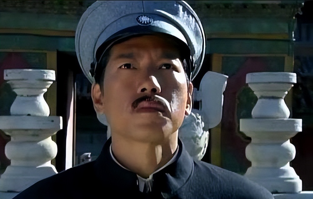 After Dongling thief Sun Dianying was captured, Liu Bocheng untied him ...