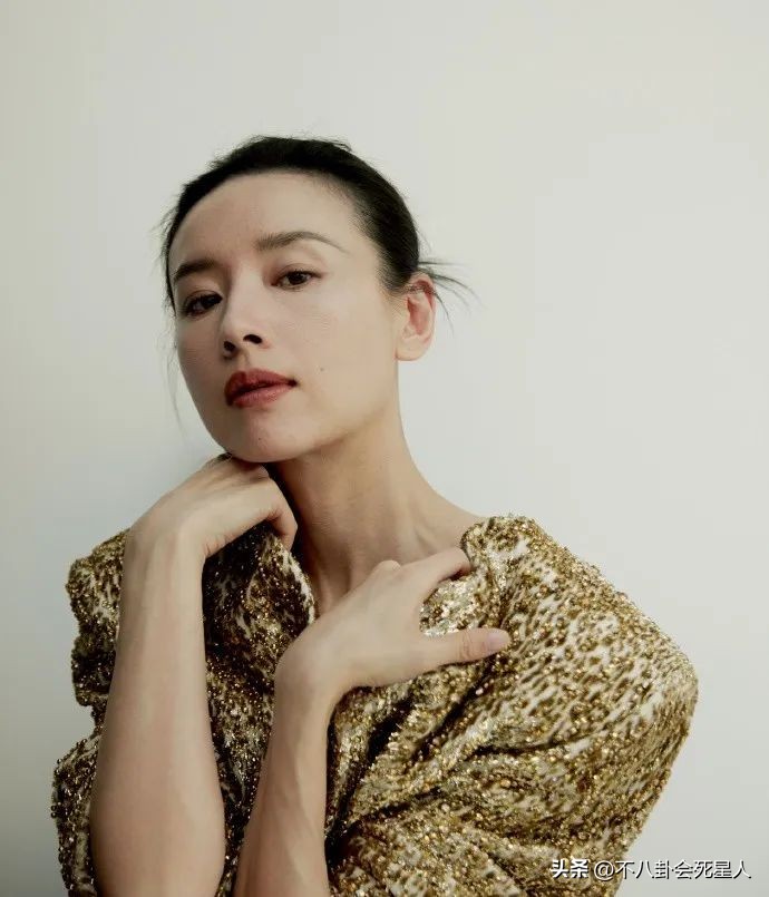 43-year-old Dong Jie is rare and sexy, wearing underwear to show off ...