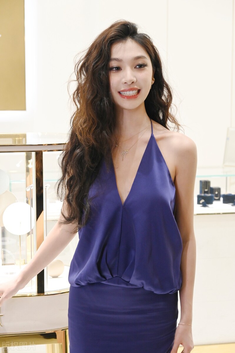 Yi Mengling's figure is still so hot - iNEWS