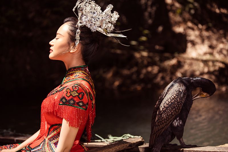 The Tujia Xilan girl continues to write a thousand-year intangible ...
