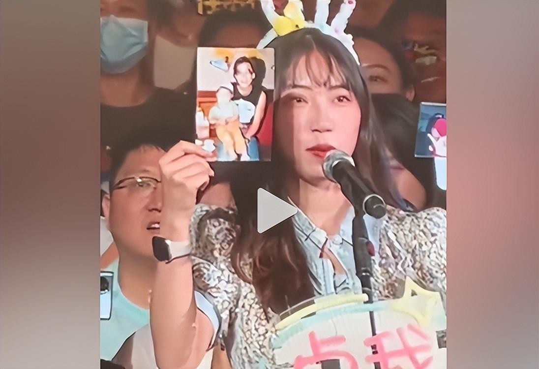 This time, the "outdated singer" Ren Xianqi sounded the "wake-up call ...