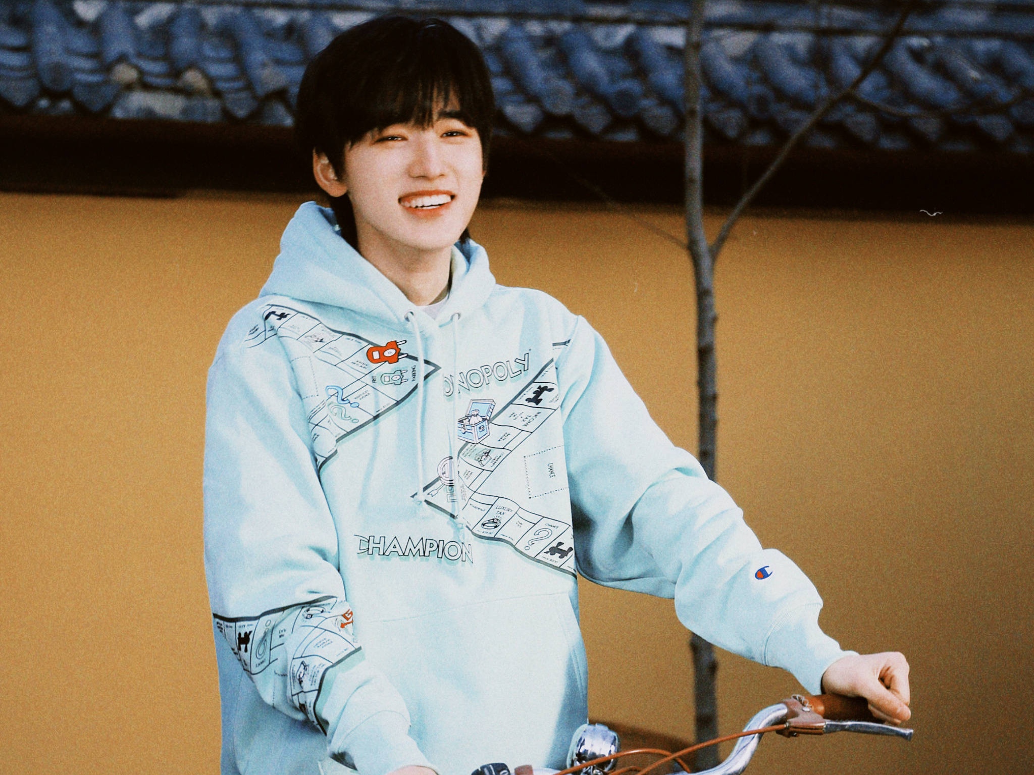 Song Yaxuan's 33 sets of photos summed up at 17 years old - iNEWS