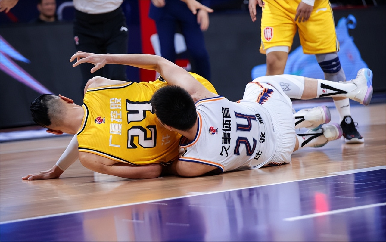 Outrageous! The villain Xu Zhonghao's first serious injury in the warm-up match left arm ...