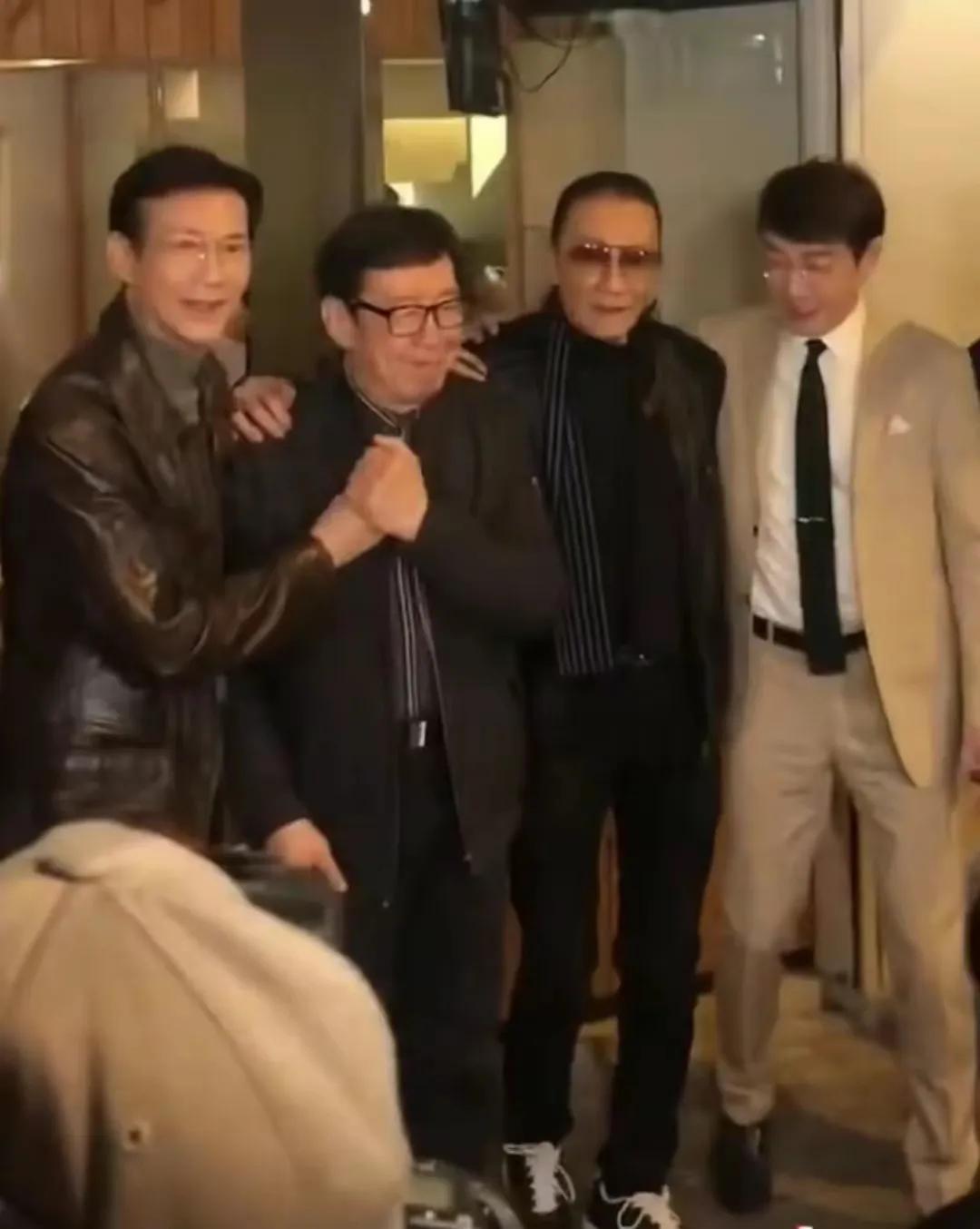 Hu Feng opened a store, 86-year-old Xie Xian helped to become the focus ...