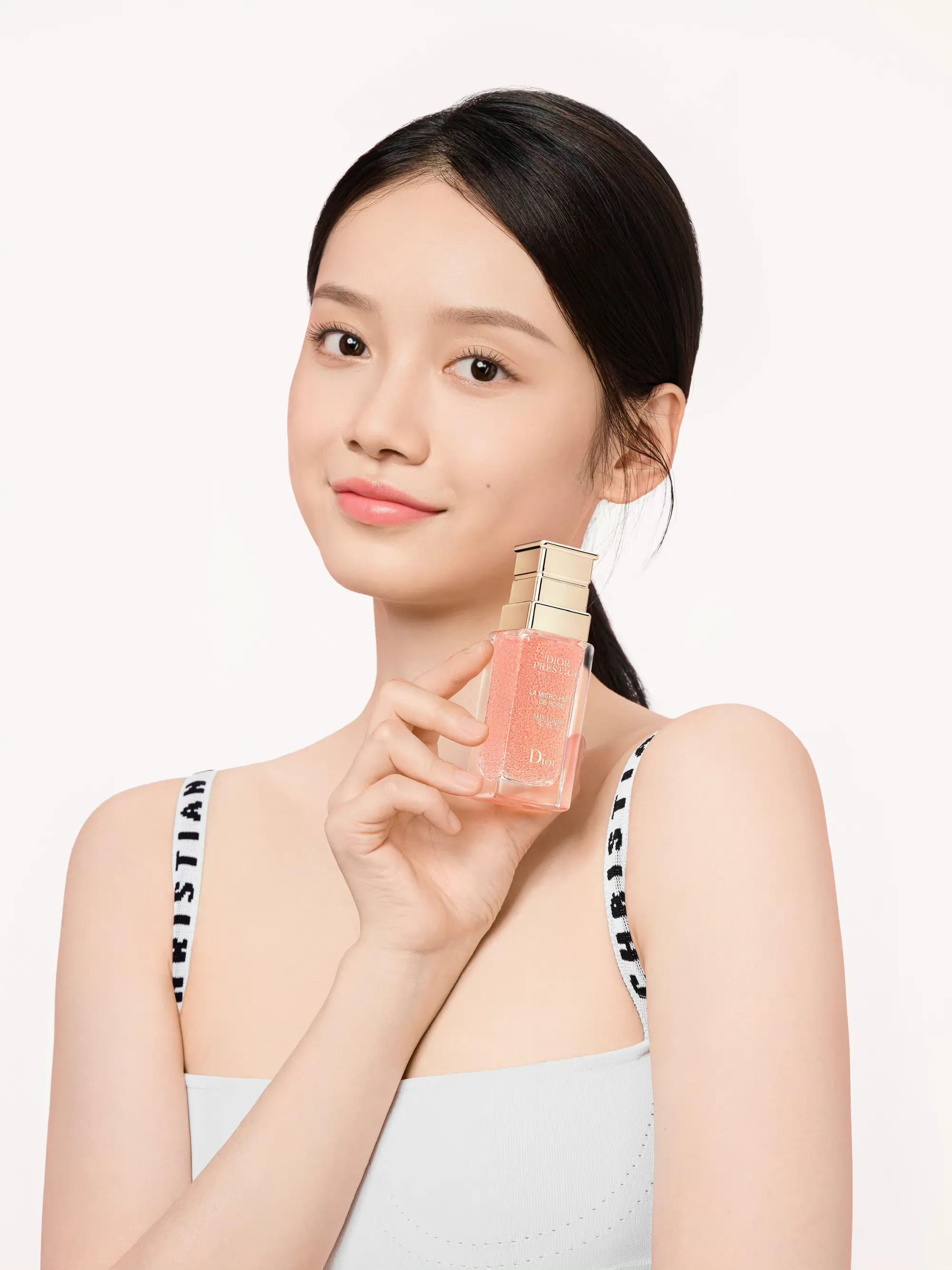 Sun Yihan's beautiful picture - iNEWS