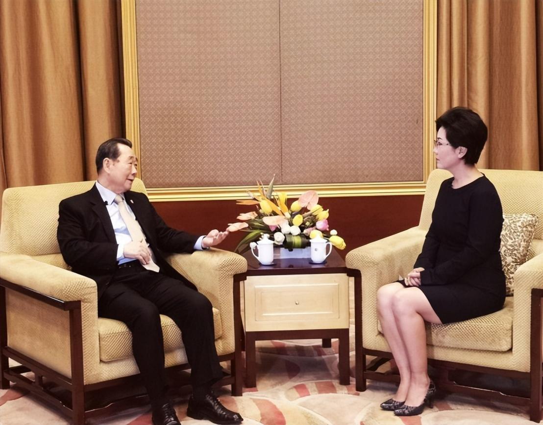 Yang Lan responded to the immigration storm! Did not mention the ...