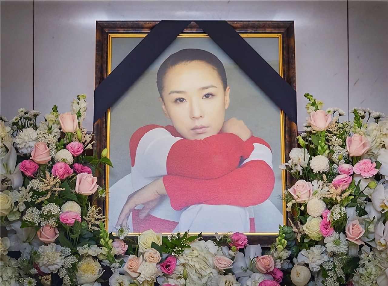 Actress Jiang Shouyan's mourning hall opened, Feng Junhao and Wen ...