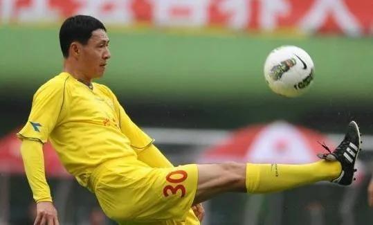 Singer Gan Ping: Married to football player Li Bing, how is she at 51 ...