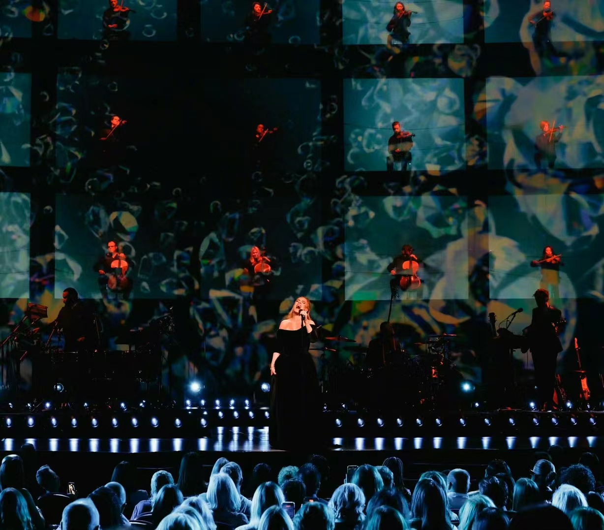 Adele officially announced her indefinite retirement! Wearing off-the ...