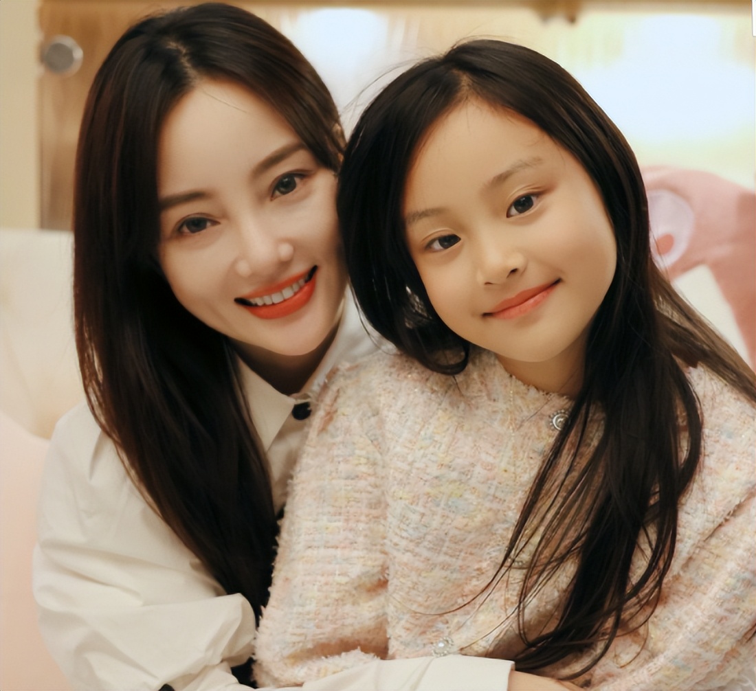 41-year-old Li Xiaolu and 65-year-old mother Zhang Weixin are in the ...