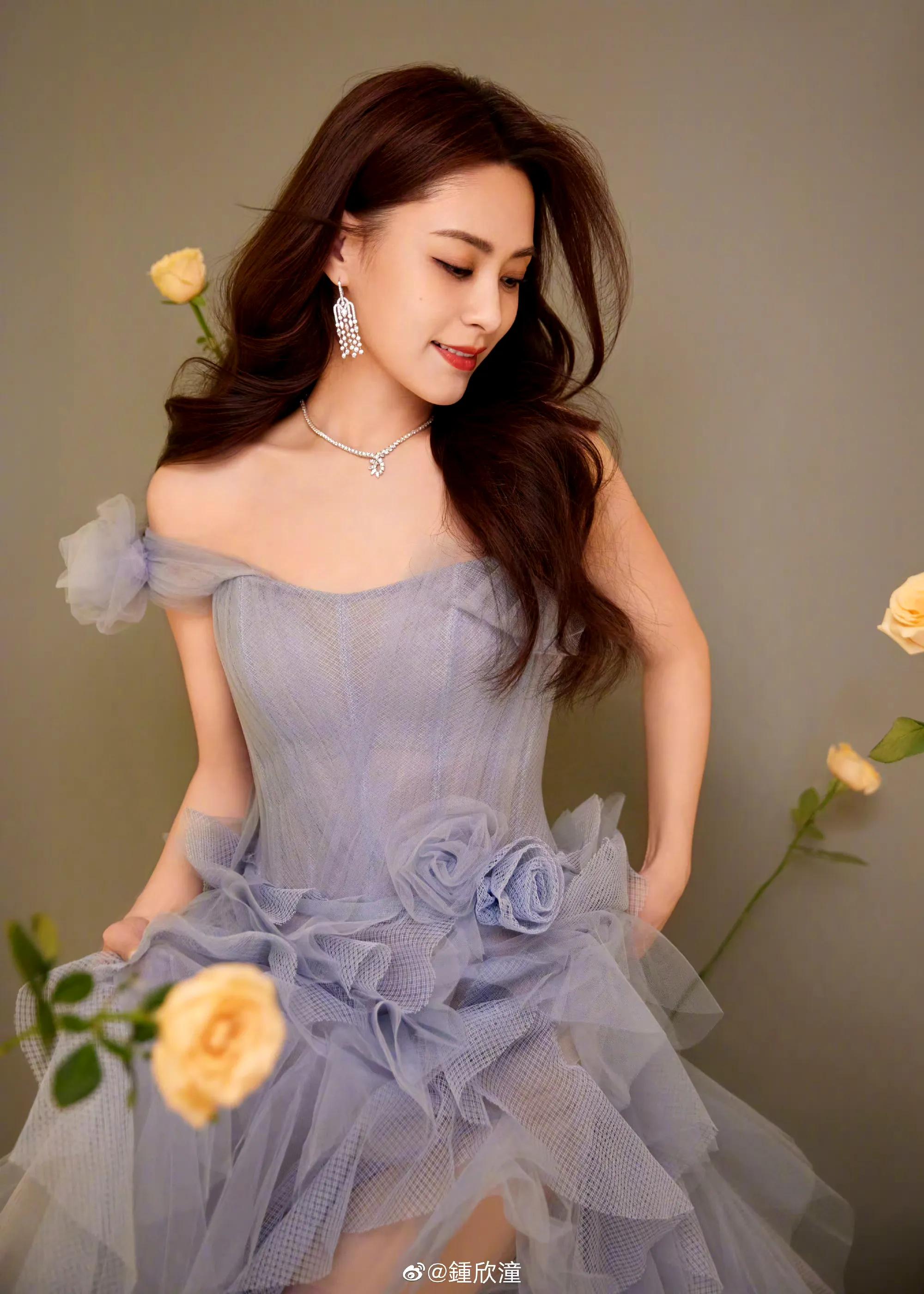 Zhong Xintong Cai Zhuoyan's beautiful picture - iNEWS