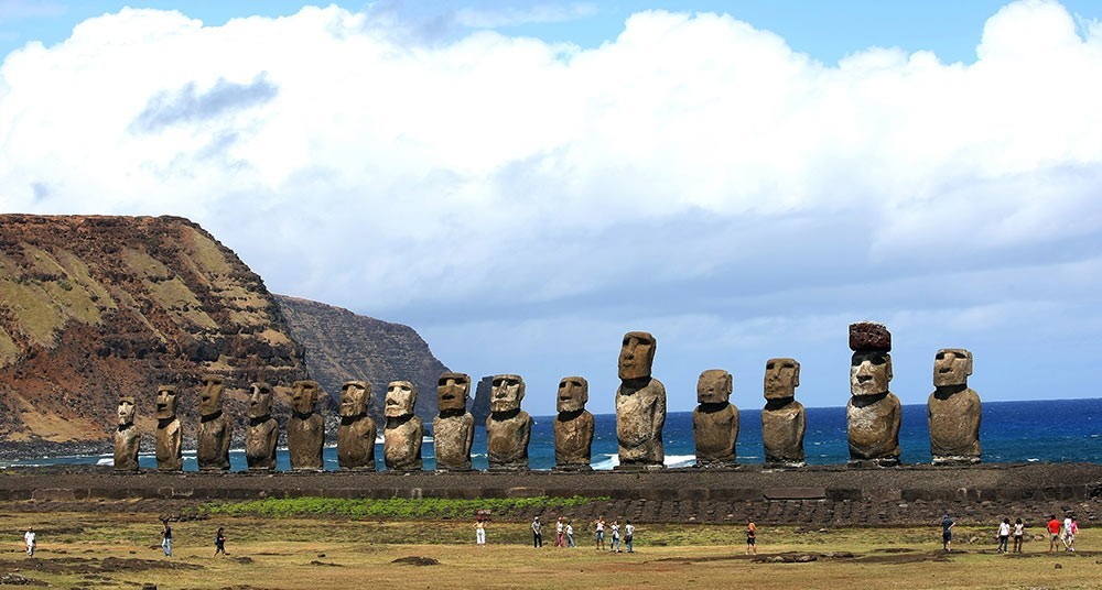 The mysterious giant stone statue on Easter Island is related to aliens ...