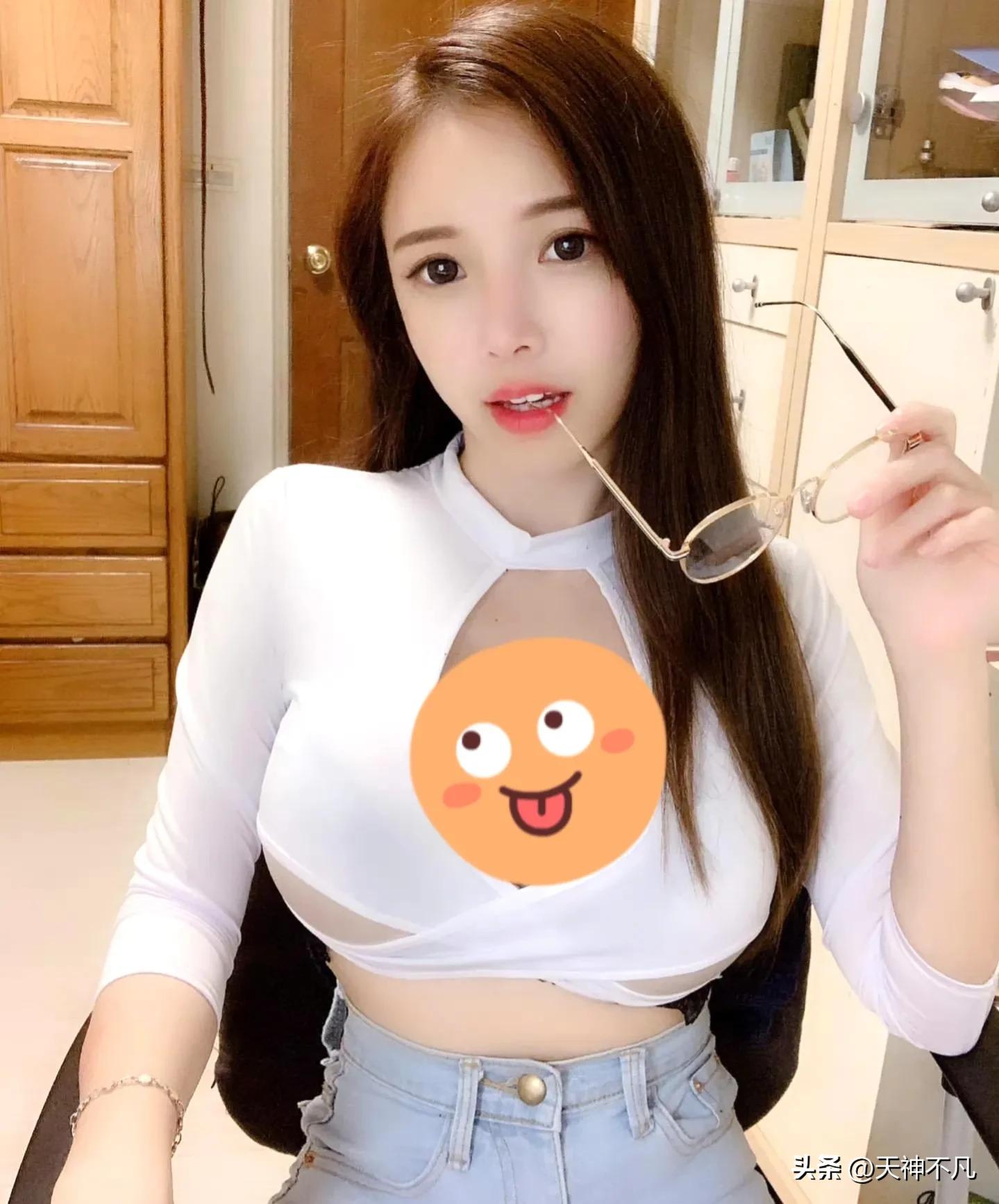 The 40-year-old Jaycee Jaycee made a rare appearance and had an intimate date with a beautiful ...