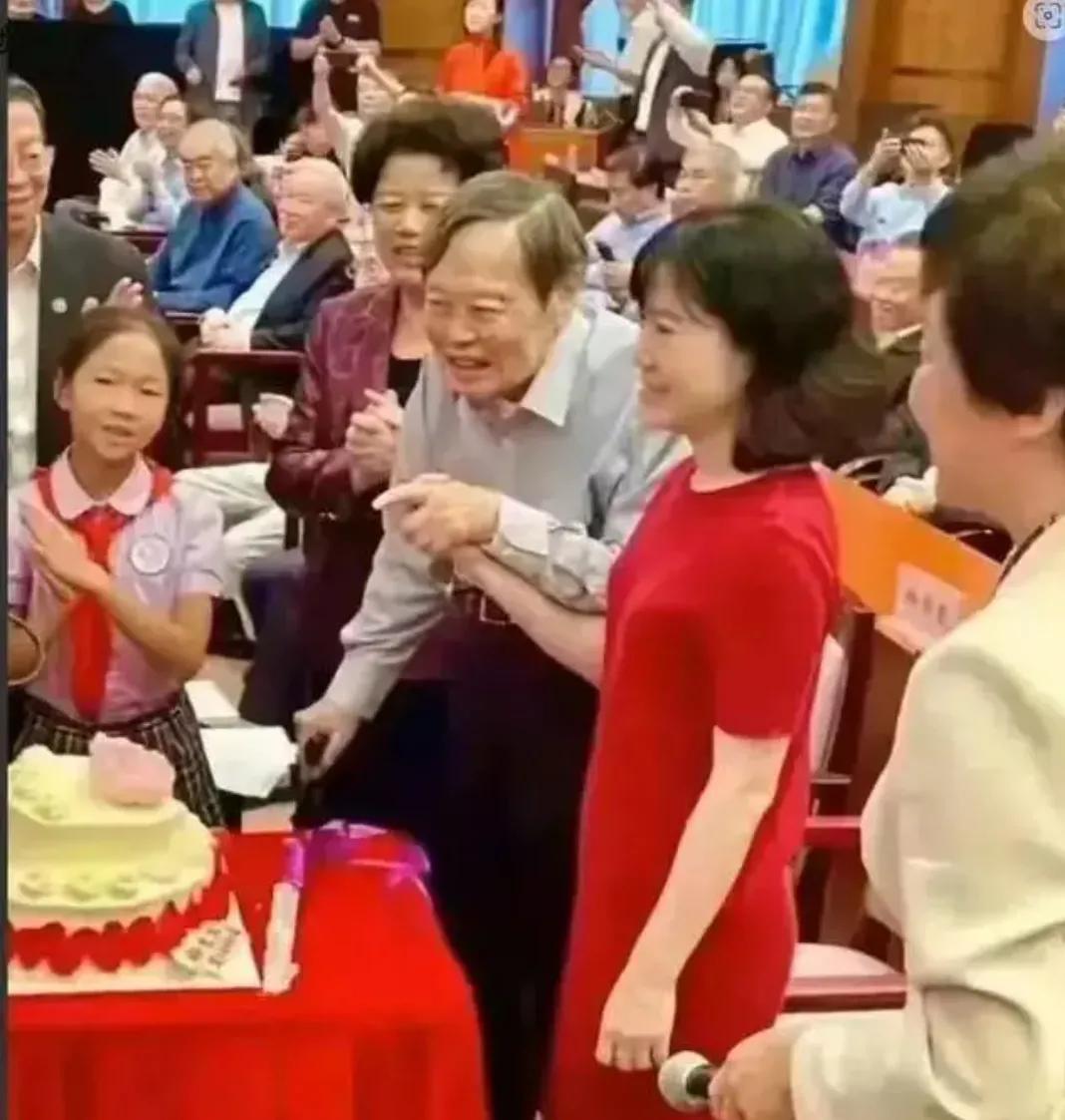 Yang Zhennings 100th Birthday Was Exposed His Spirit Was Loud And His