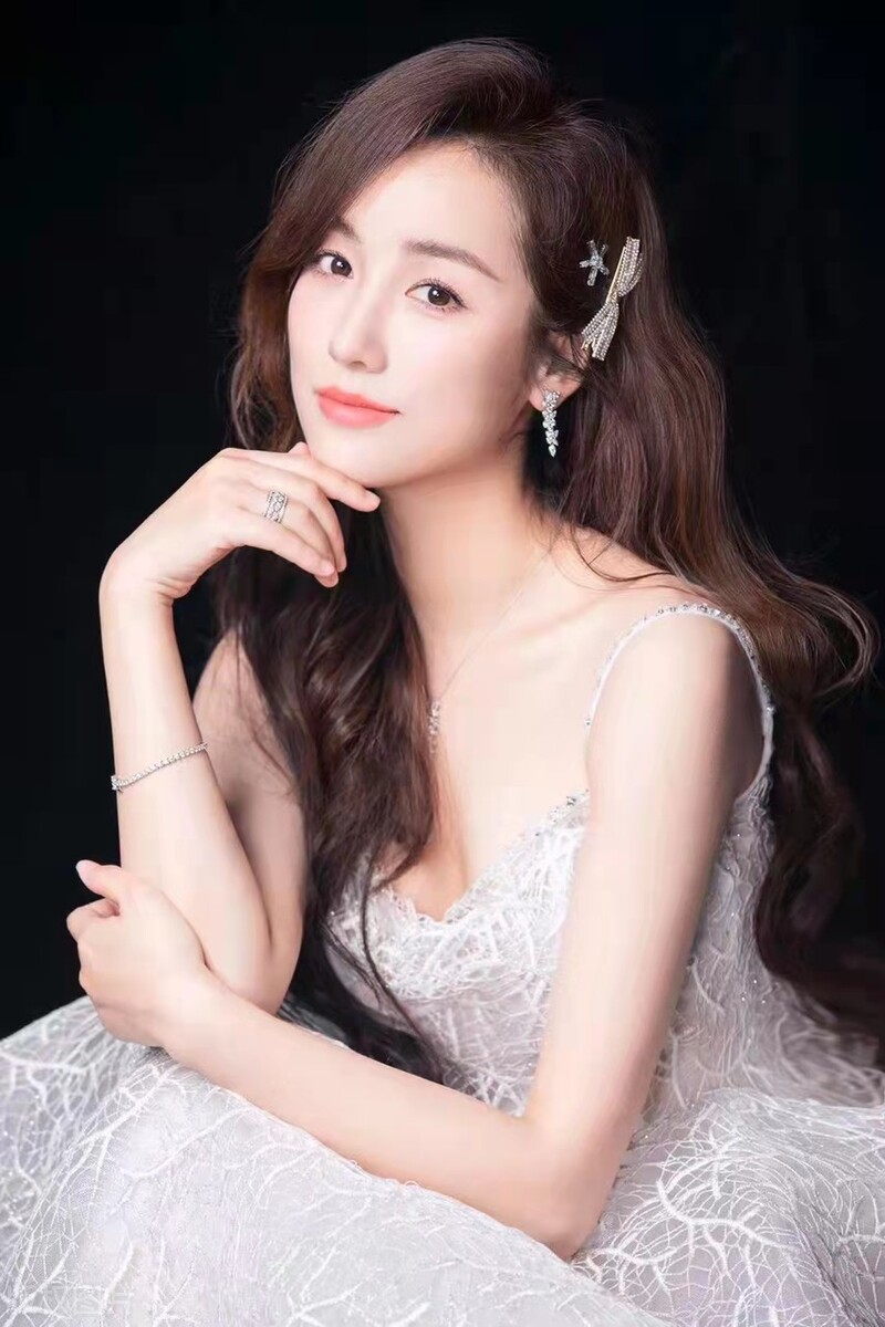Lu Yi is really white and beautiful - iNEWS