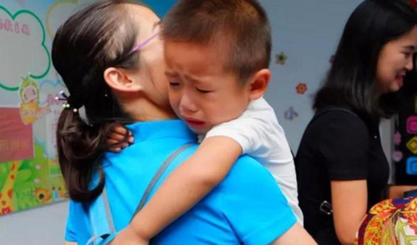 Why does the baby still hug after being yelled and beaten?After ...